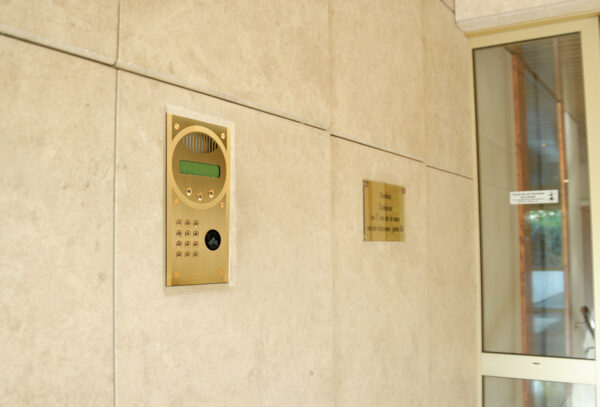 Intratone: Interphones et solutions de contrôle sans fil